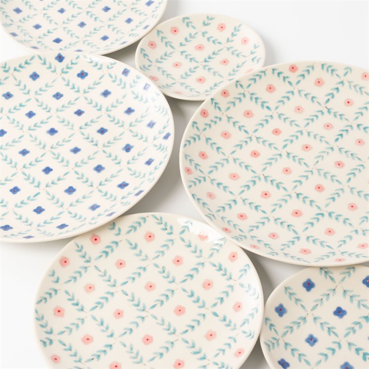 井川 絢子】絵付3寸皿 花菱 約Φ10.5cm|てんとてん|インテリア 井川 絢子】絵付3寸皿 花菱 約Φ10.5cm|てんとてん|インテリア